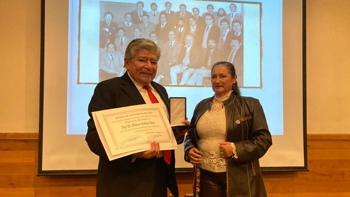 Sociedad de Neurocirugía de Chile distingue al decano de Medicina ...